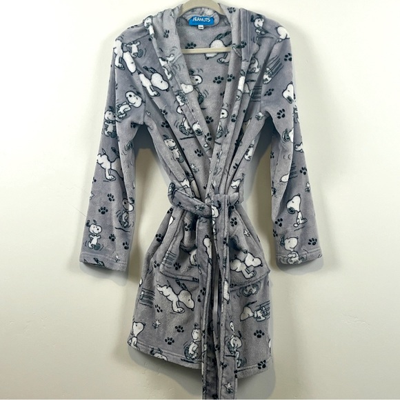 Peanuts | Intimates & Sleepwear | Peanuts Snoopy Womans Plush Robe Gray ...